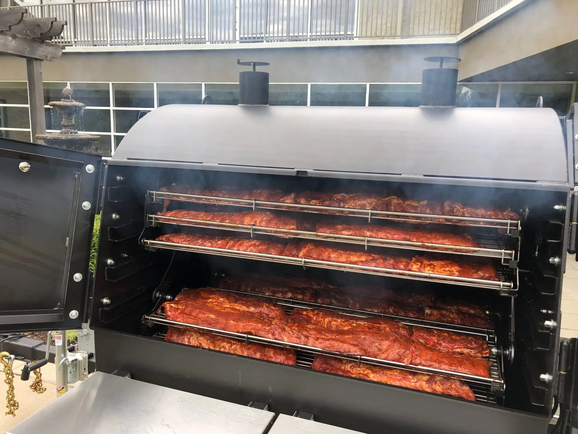 Judge 4FT with Legs and Mounting Pads